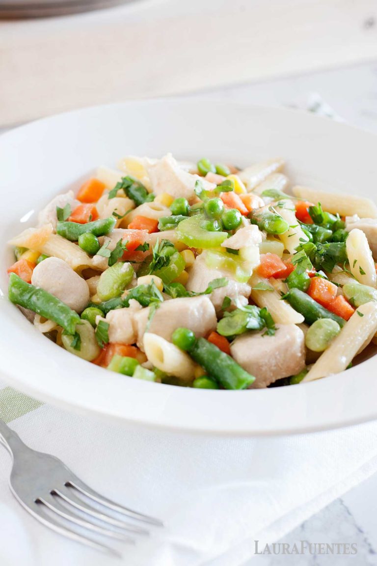 Pasta con Pollo y Verduras Fácil | Fácil y Casero