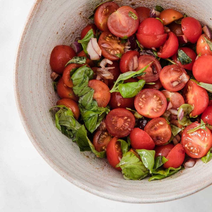 Ensalada de Tomate y Cebolla: ¡Fácil y rápida! | Fácil y Casero